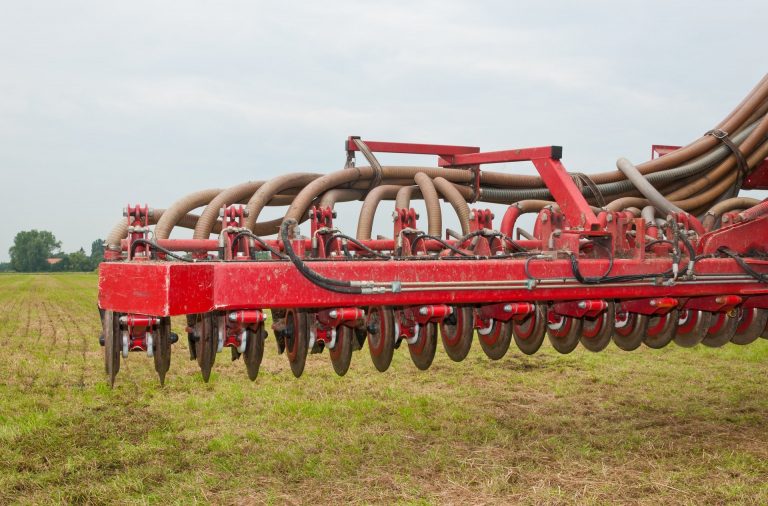 How Injection Manure Tool Bars Help Your Farm - VTI